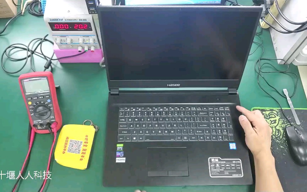 粉丝升级EC程序后笔记本变砖,准备自己动手将EC芯片拆下来,修好