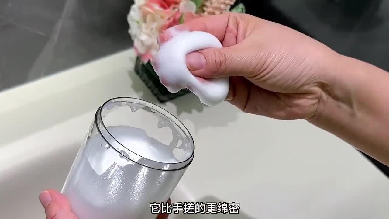 洗面奶要先打出泡沫再上脸,不仅不刺激皮肤还能省很多洗面奶!这个#...