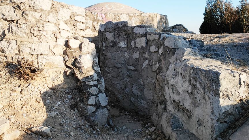 这座碉堡被完整的保存下来,进去看一看里面是什么样的!