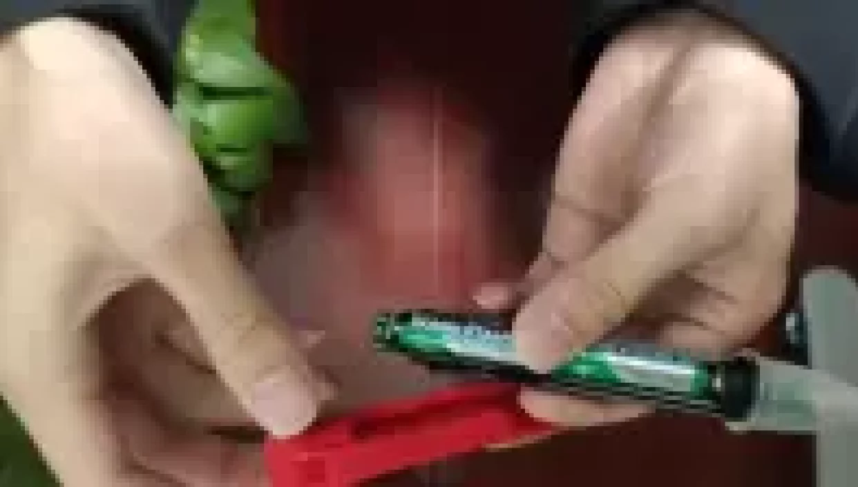 TA12+测电笔如何装电池