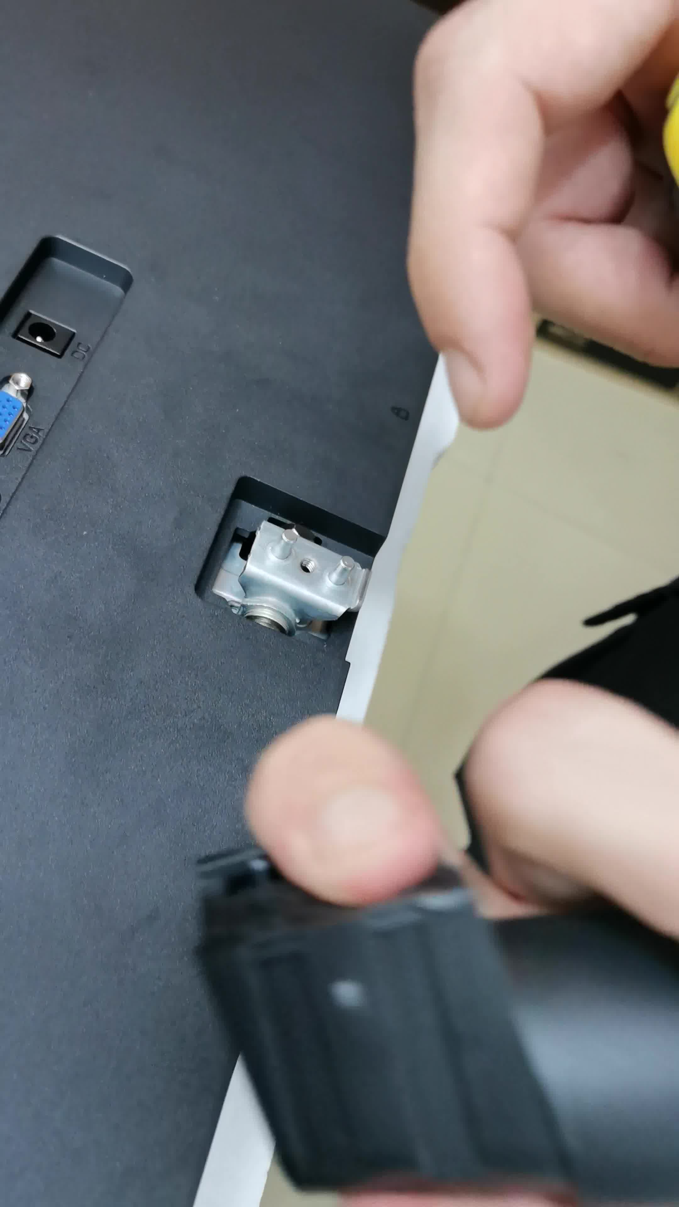 惠科HKC S2716显示器安装拆卸视频教程