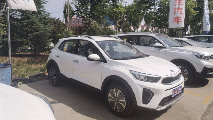 自动挡7万多,还是合资车,综合油耗7升,很省油的一款城市SUV