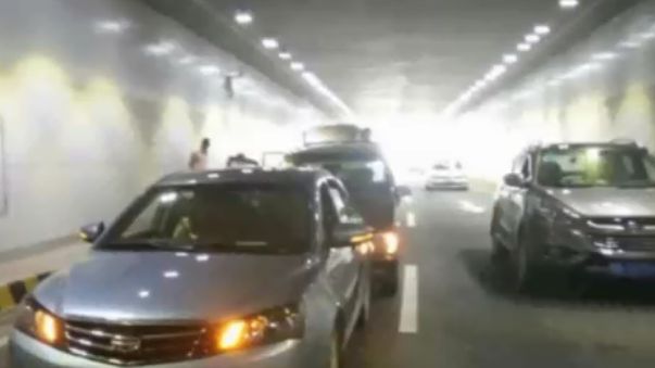 雨季开车 注意行车安全