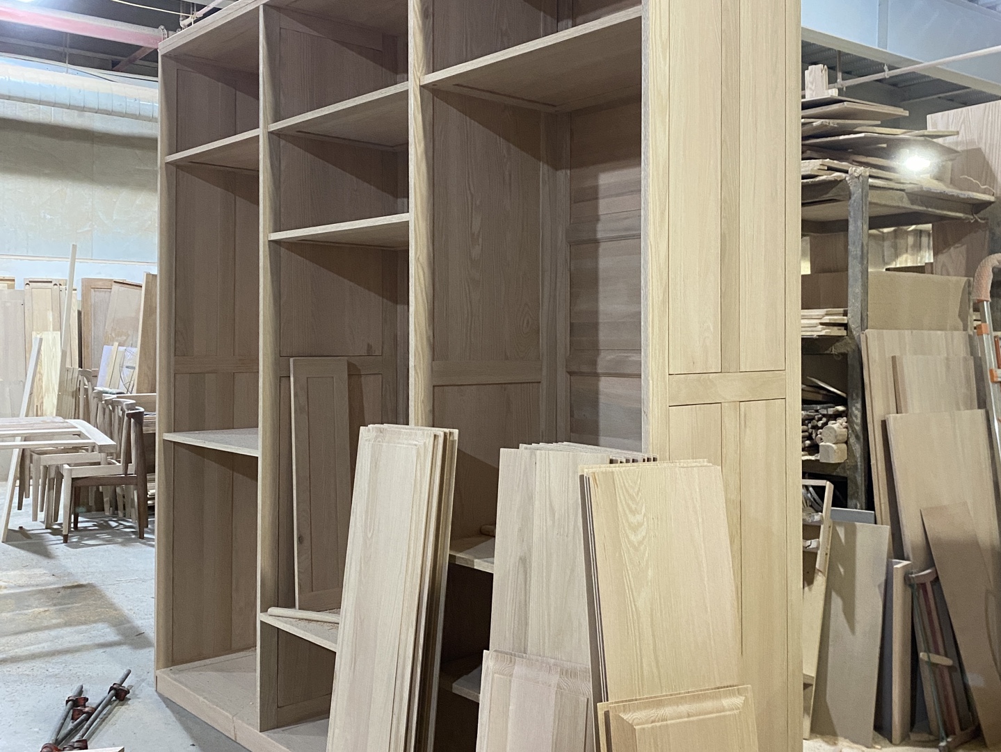 家具工厂|顶天立地实木衣柜!定制红橡木原木家具