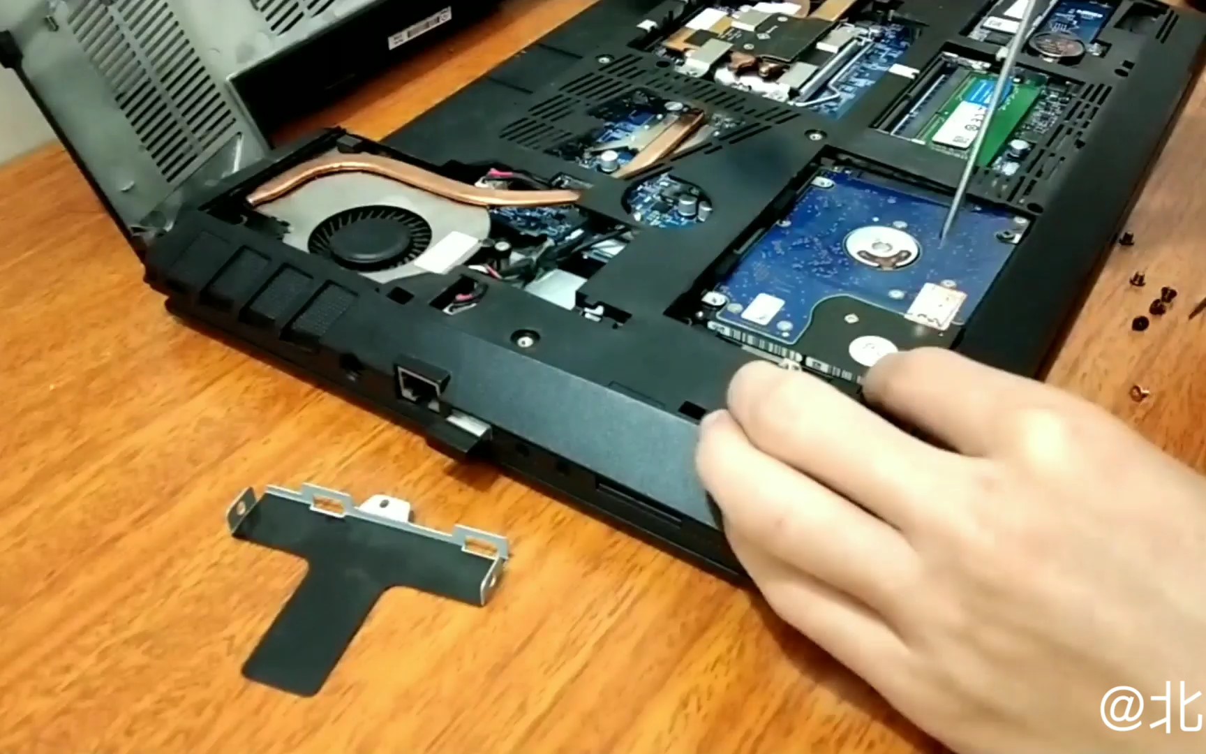 如何给自己笔记本加装硬盘