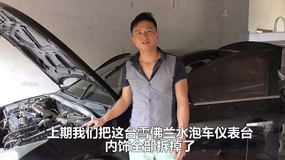 为了把这个仪表台拿出来,我们要整个档位机构都拆下来