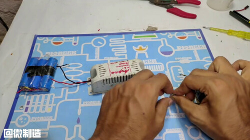 这是我见过最实在的印度手工制造,改装镇流器,点亮220V白炽灯