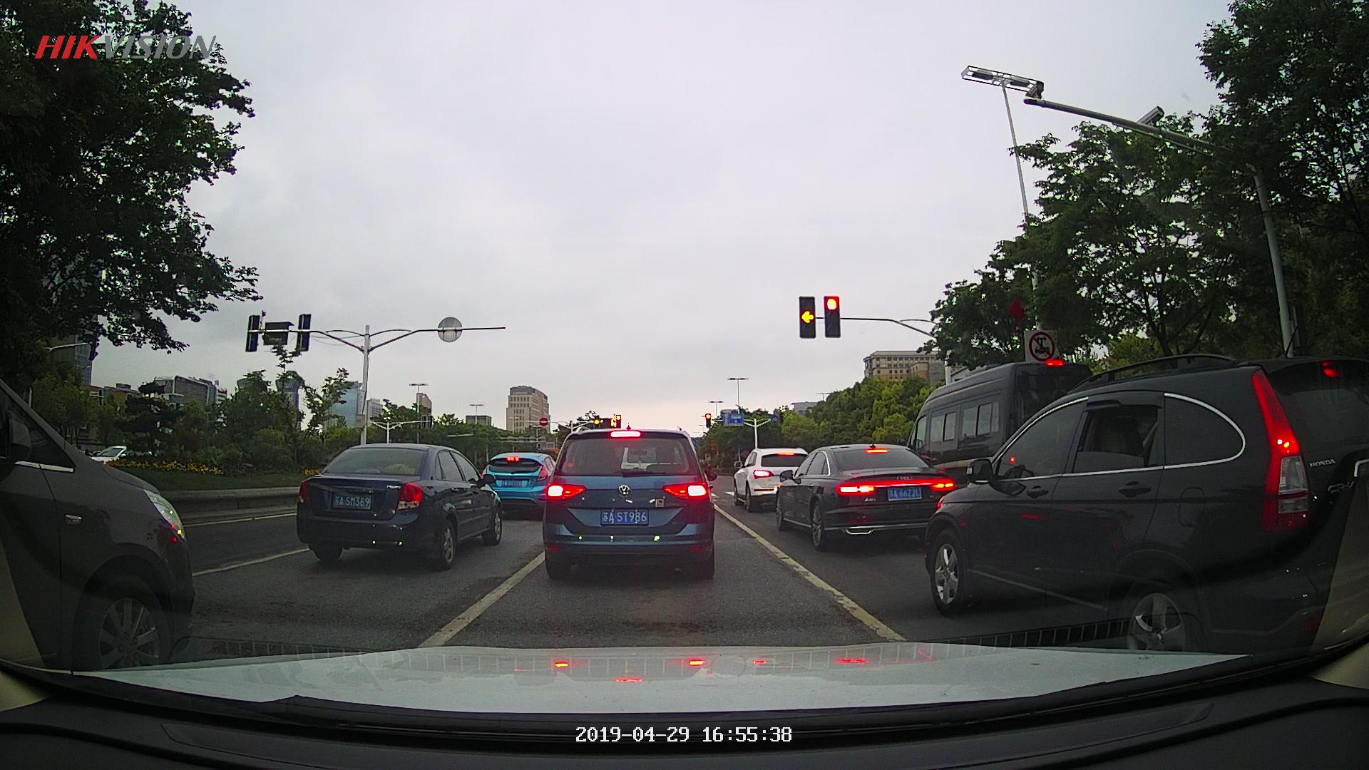 海康威视行车记录仪F2记录视频阴天