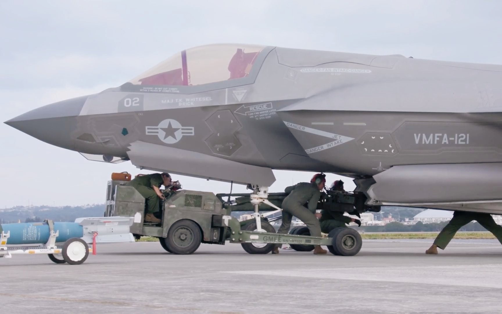 F-35B在日本冲绳装载各种武器后迅速起飞! ! !