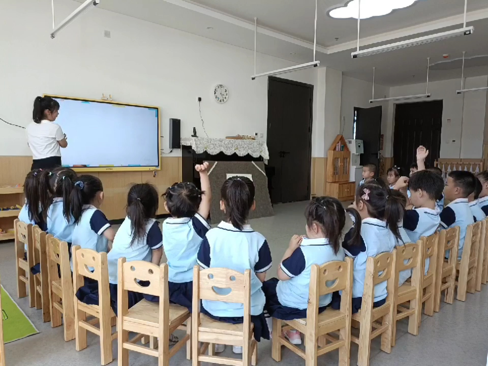 幼儿园优质公开课小班美术领域《彩色的世界》教学视频 #幼儿园优质...