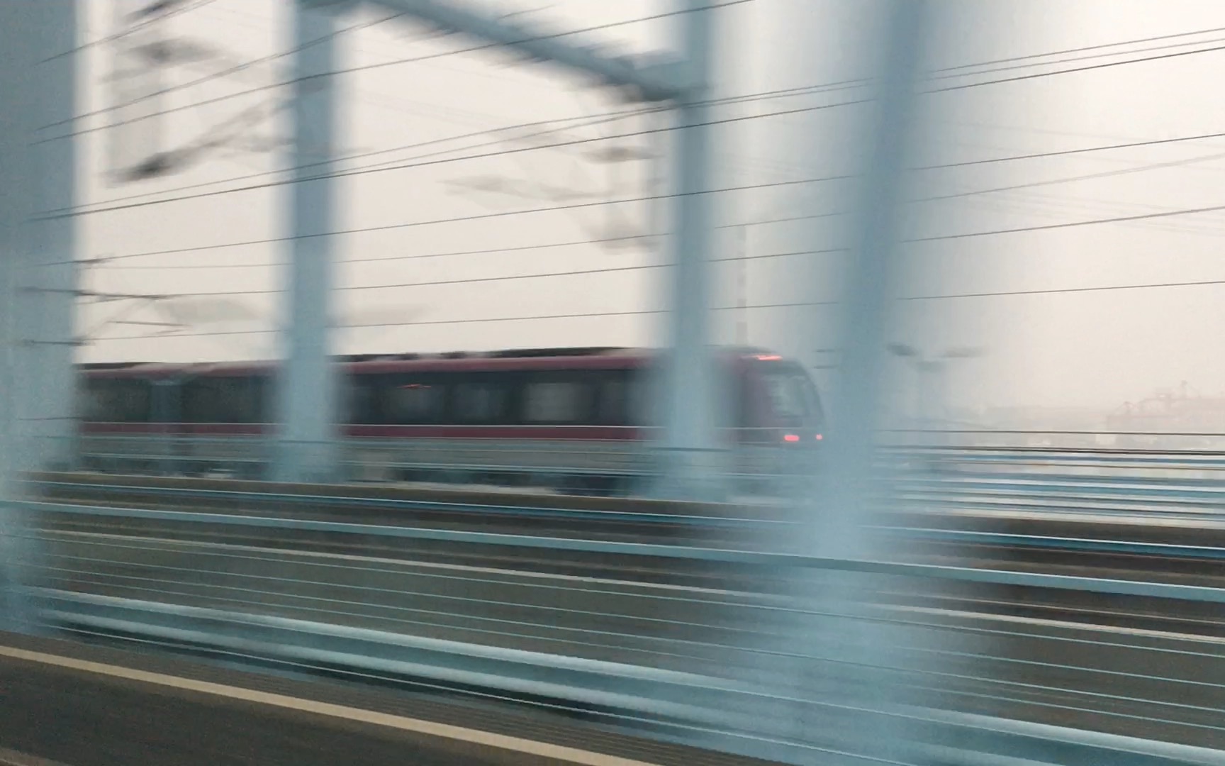 高铁踩地铁 G7665次列车大胜关长江大桥通过