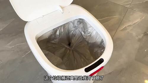 能设计出这个垃圾桶的人简直太懂生活了,真是为懒人专属