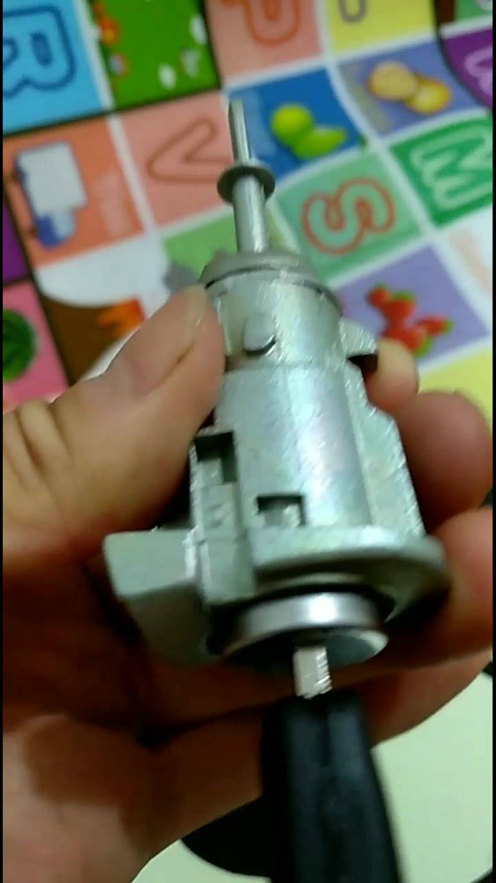 polo车门锁芯拆解