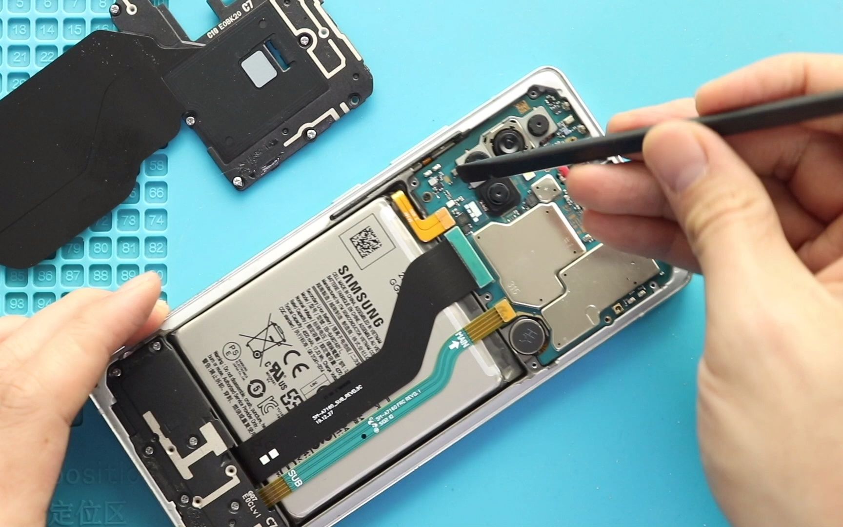 三星 Galaxy A71 5G版 A7160 电池更换教程 拆机步骤 自己动手换