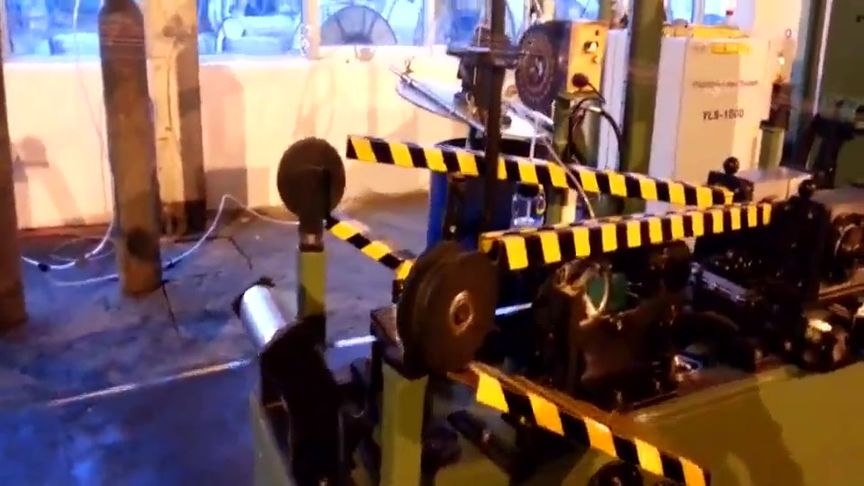 不锈钢管焊接生产线,看起来很有趣