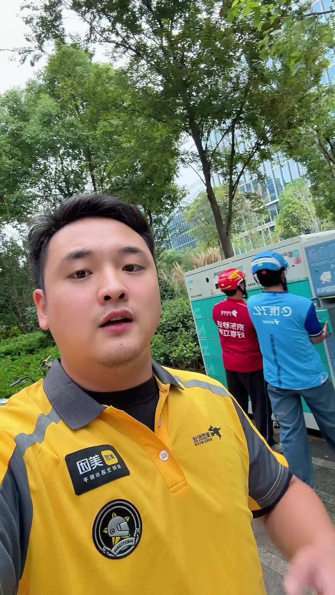 现在智租换电直播间专享优惠每天只要七块多,套餐没到期也没关系,...