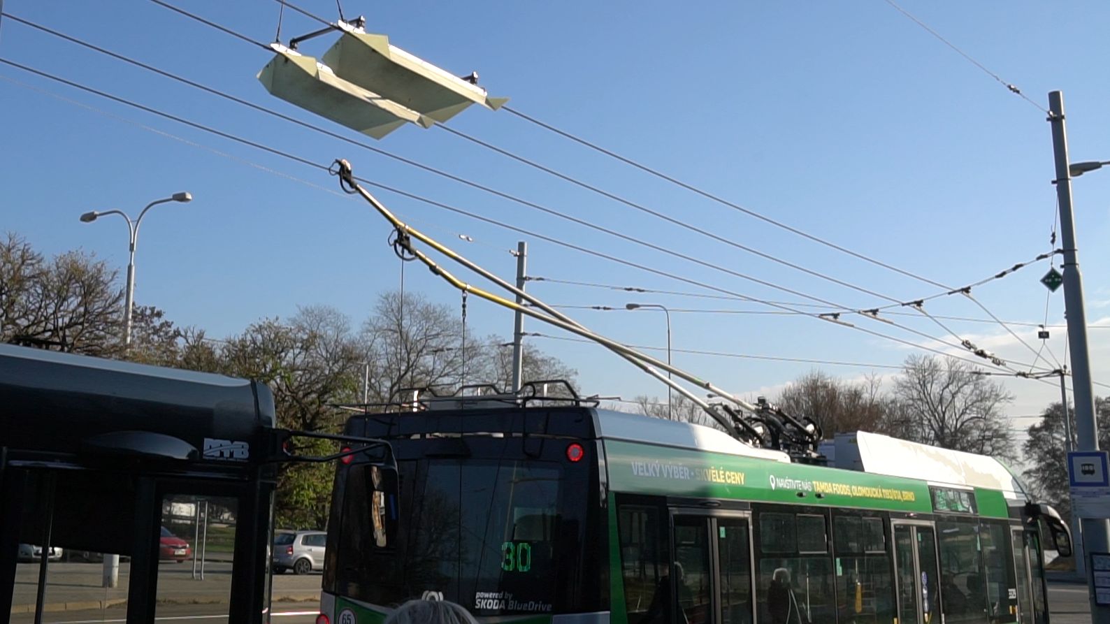 【无轨电车也刷绿?!】捷克布尔诺30路斯柯达Skoda 32Tr SOR型无轨...