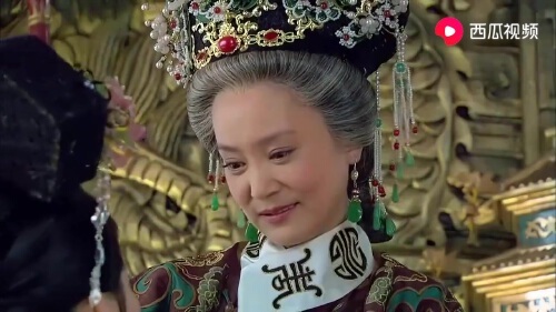 新还珠格格:欣荣献舞讨好老佛爷,人人夸赞,还珠格格看不过去了