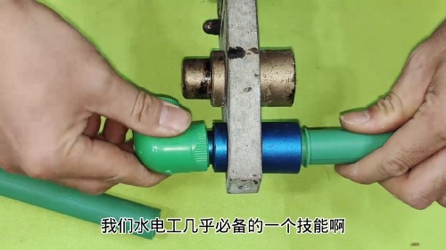 PPR水管热熔太浪费时间了,现在水电工都这样接水管,不用热熔器