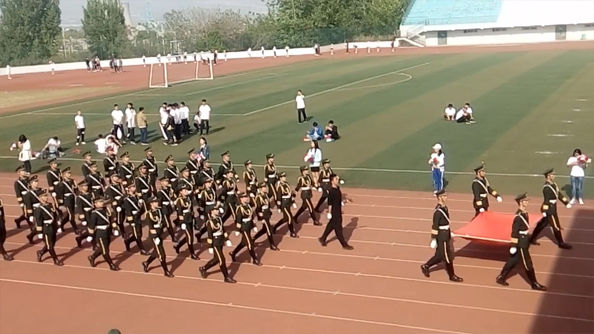 校国旗护卫队升旗