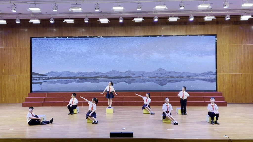 小学组六一艺术展演朗诵节目《星辰大海》