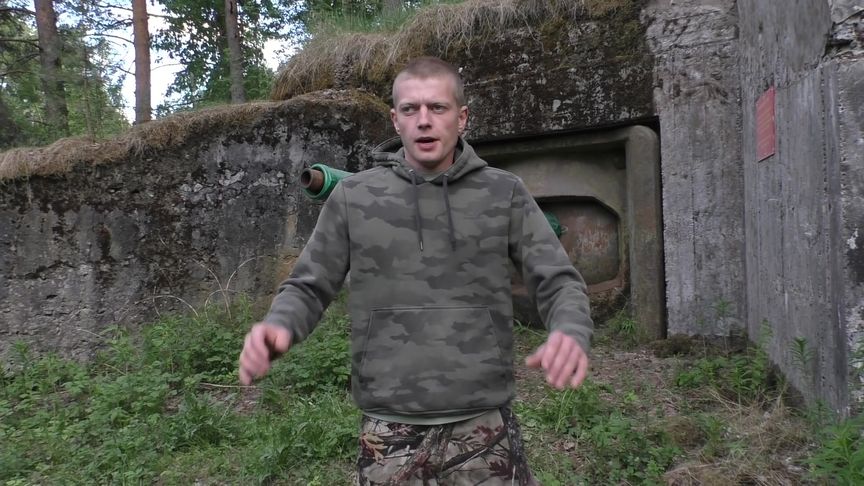 战斗名族探索废弃的军事堡垒