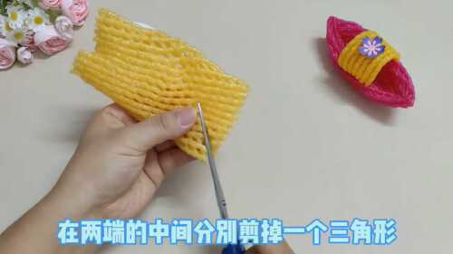 适合小学生的变废为宝手工制作,用水果网做个简单好看的乌篷船