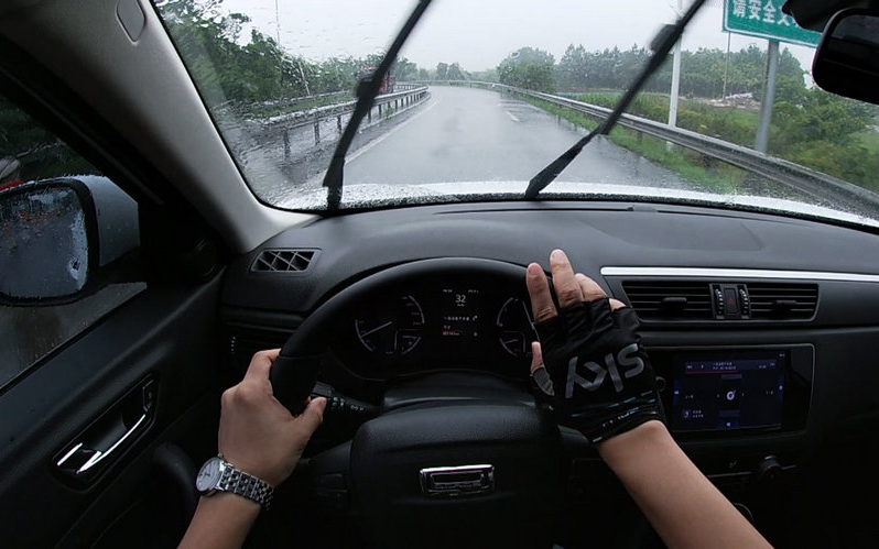 第一视角:试驾一天共享汽车的花费和感受。《边开边聊》vlog21观致5