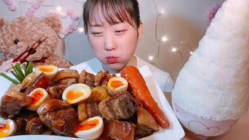 全球主播吃饭大赏:印度糊糊VS越南暗黑料理,你敢挑战哪一碗?