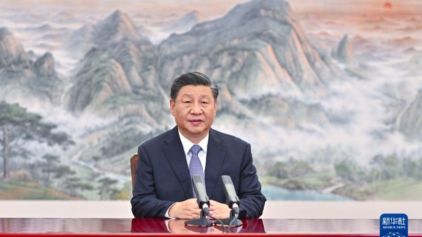 习近平出席亚太经合组织工商领导人峰会并发表主旨演讲