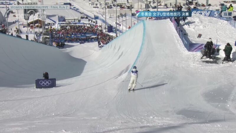 [冬奥会]自由式滑雪女子U型场地技巧决赛:谷爱凌集锦