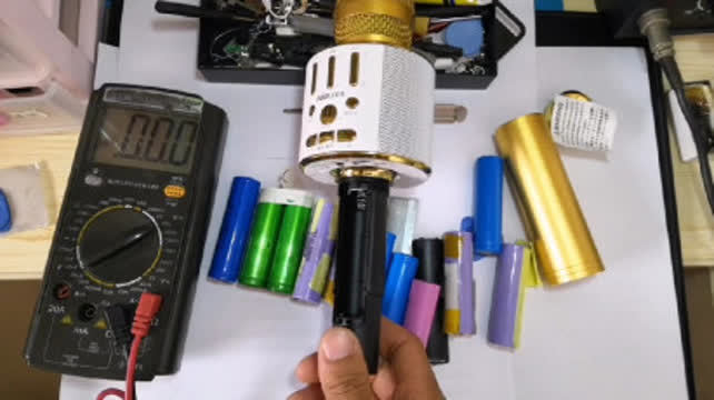 蓝牙K歌麦克风自功关机故障维修 以为原因很简单?没想到太难.