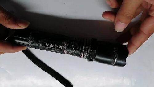 强光手电筒真的能拆解到宝贝吗?今天收了一个,拆解开了一探究竟