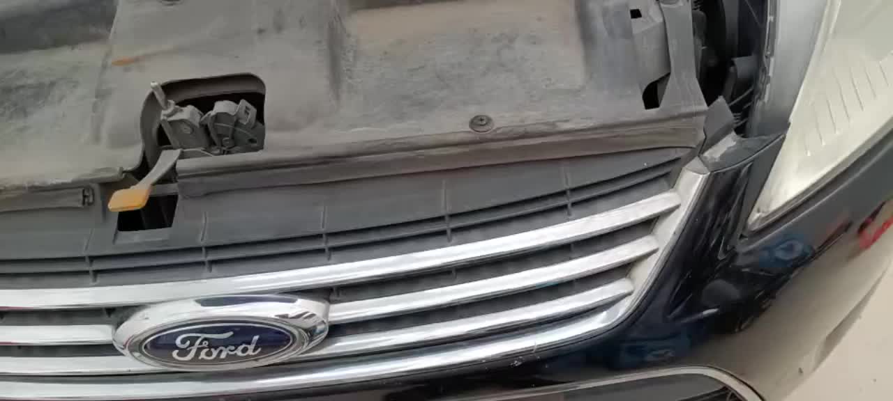 蒙迪欧保养,更换全陶瓷刹车片。【来自懂车帝车友圈】