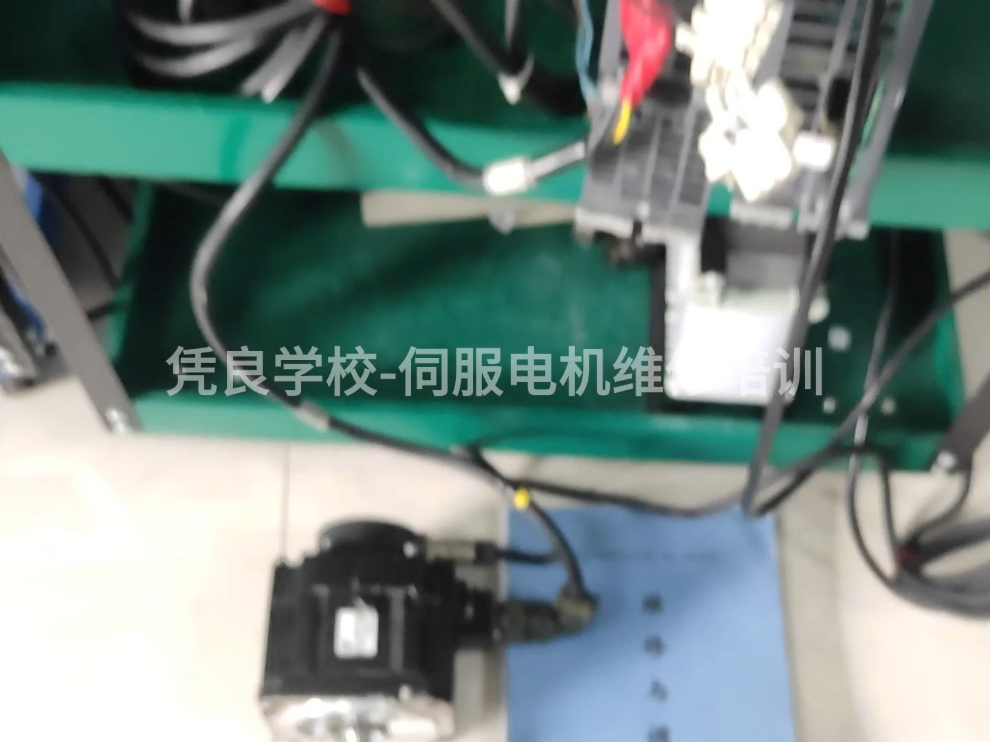 三菱伺服电机维修培训-三菱M70M80数控系统报警“误差过大”-三菱...