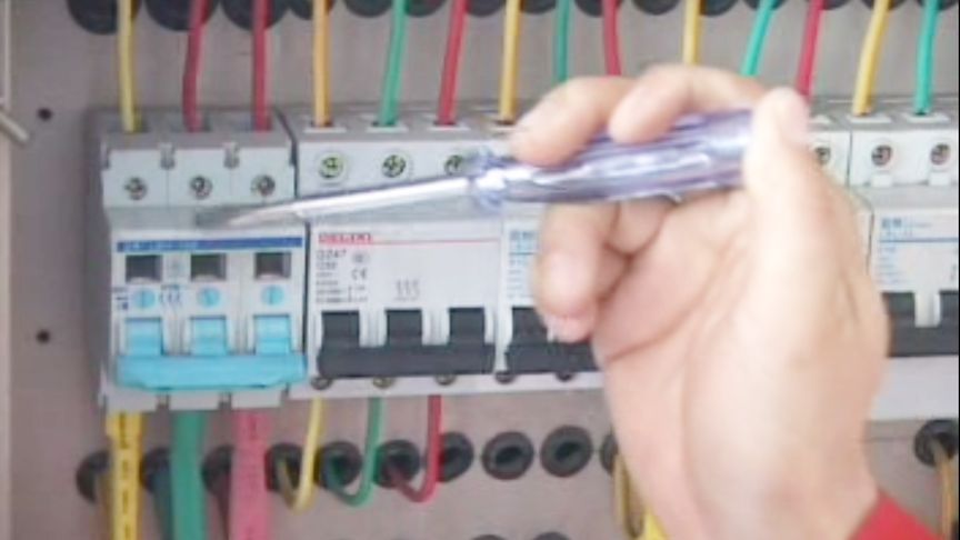 二十六、(电笔)低压验电器的使用