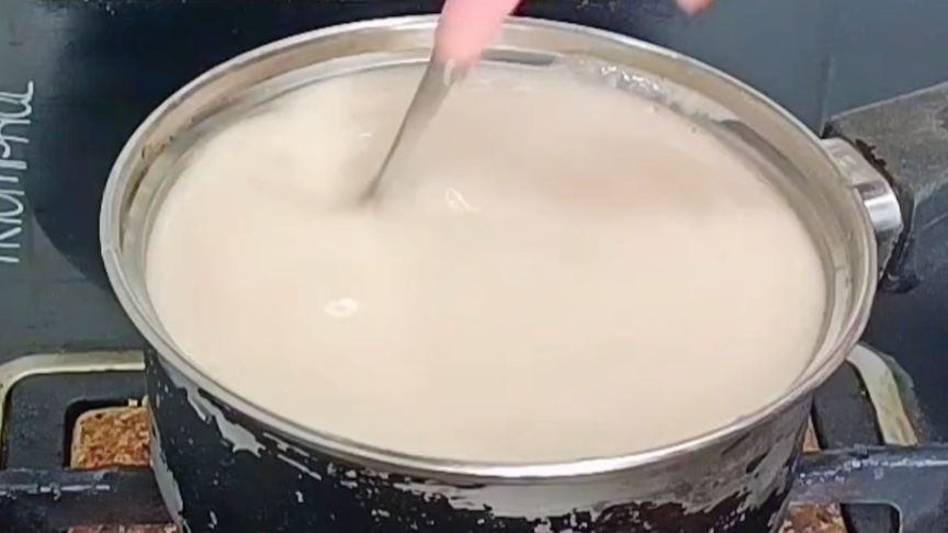 冰糖雪梨甜品糕点,做法简单,但作用却解決了不少人的烦恼