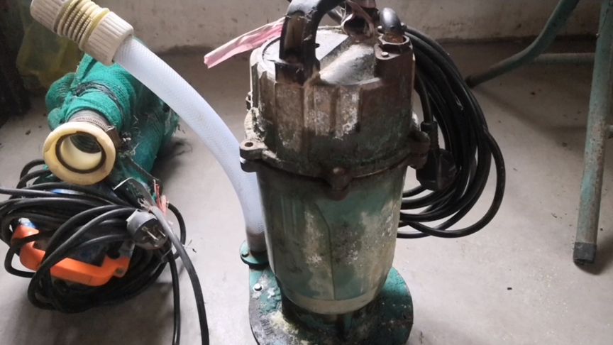 潜水泵嗡嗡响,不能启动。