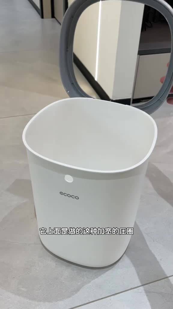 很有质感的垃圾桶,大敞口设计,扔垃圾也方便