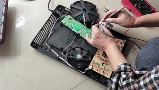 苏泊尔电磁炉,开机加电源显示E0.