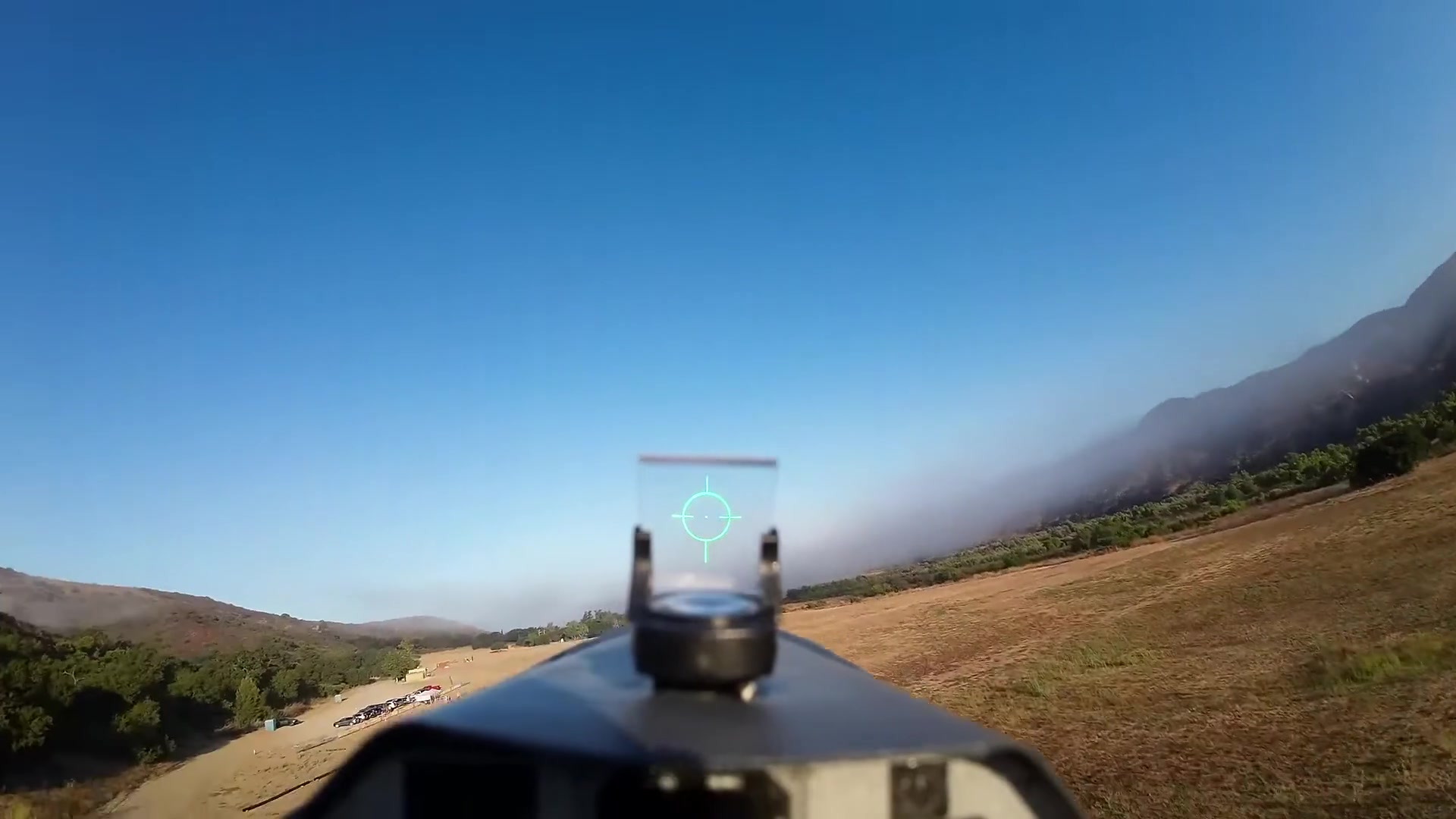 【中配】从机载视角使用头部追踪 FPV 驾驶 RC 小型喷气战斗机 - ...