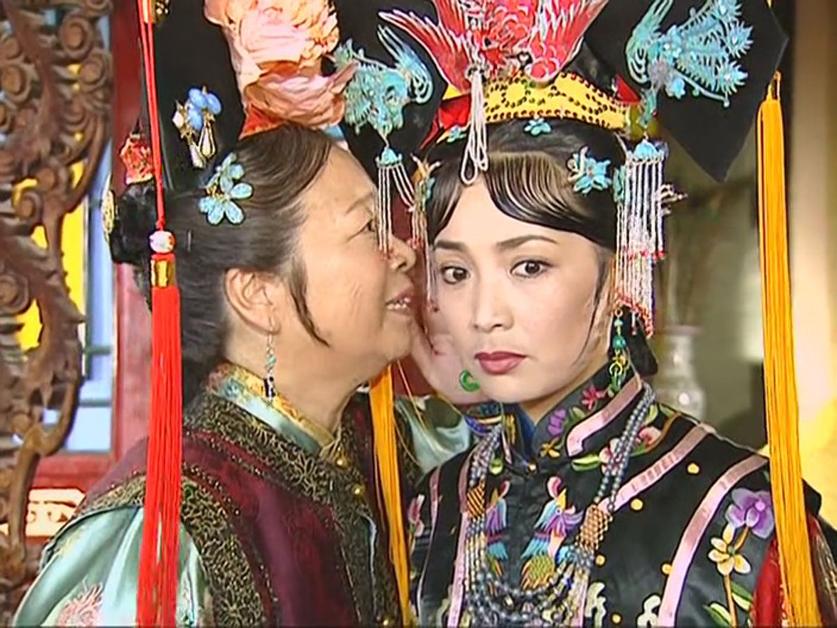 容嬷嬷告诉皇后皇上受伤