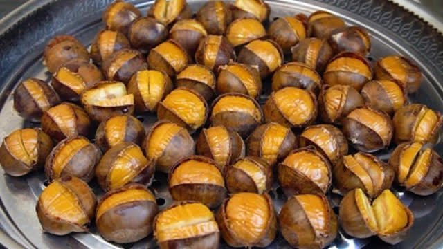 爱吃板栗要收藏教你快速剥皮窍门2秒剥一个家里有锅就能做