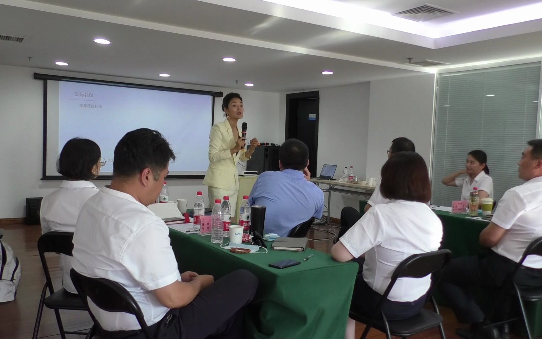 七座商务车的座次礼仪--段香老师