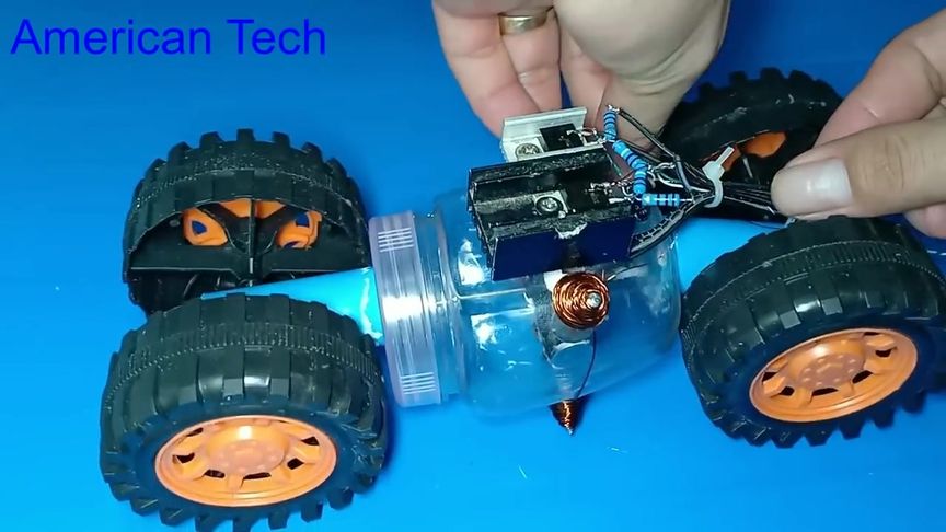 用无刷电机、PVC管、塑料瓶制作一个玩具电动汽车