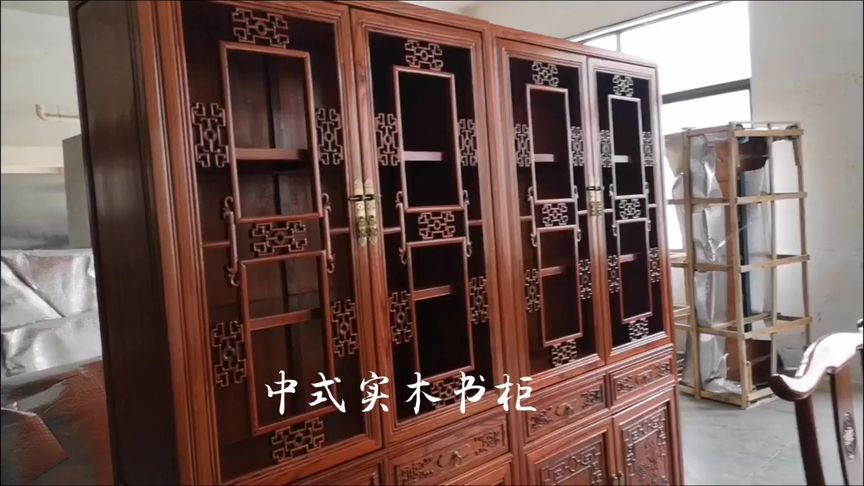 花鸟办公桌配官帽椅,有1.6/1.8/2米三种尺寸,搭配中式实木书柜