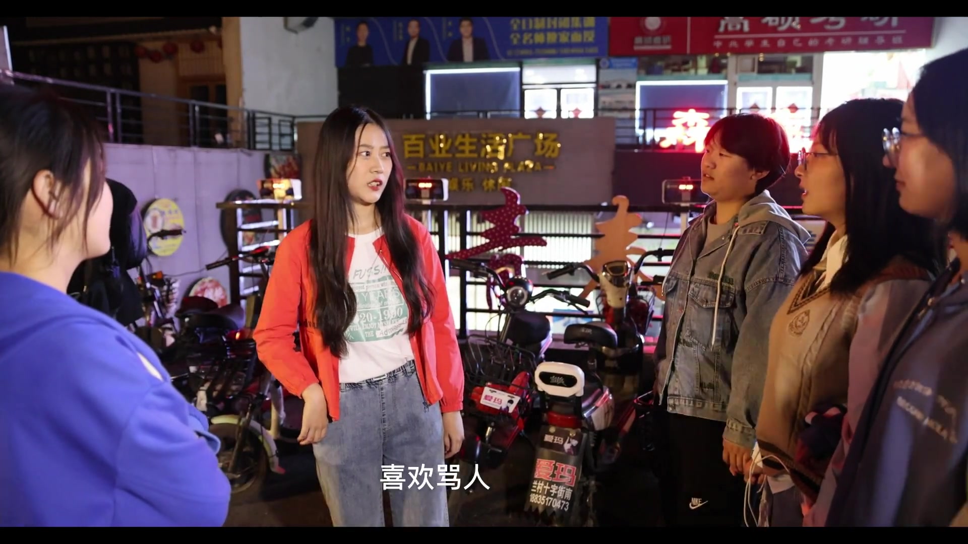 当人文学生帮马院老师为经管学生拍微电影…
