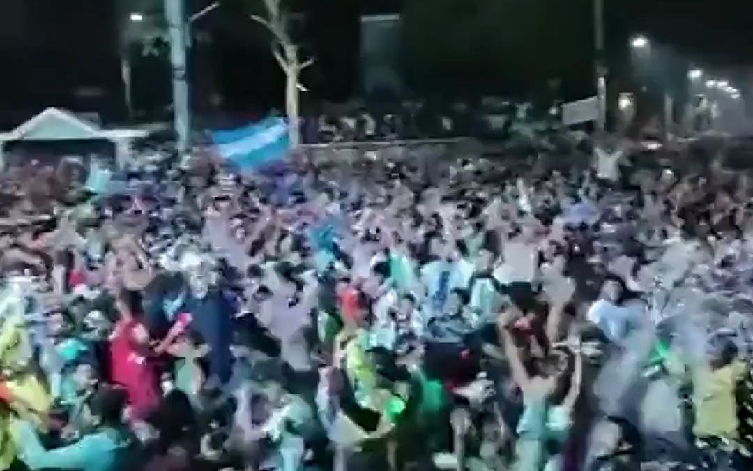 【世界杯】孟加拉国球迷庆祝阿根廷夺冠!