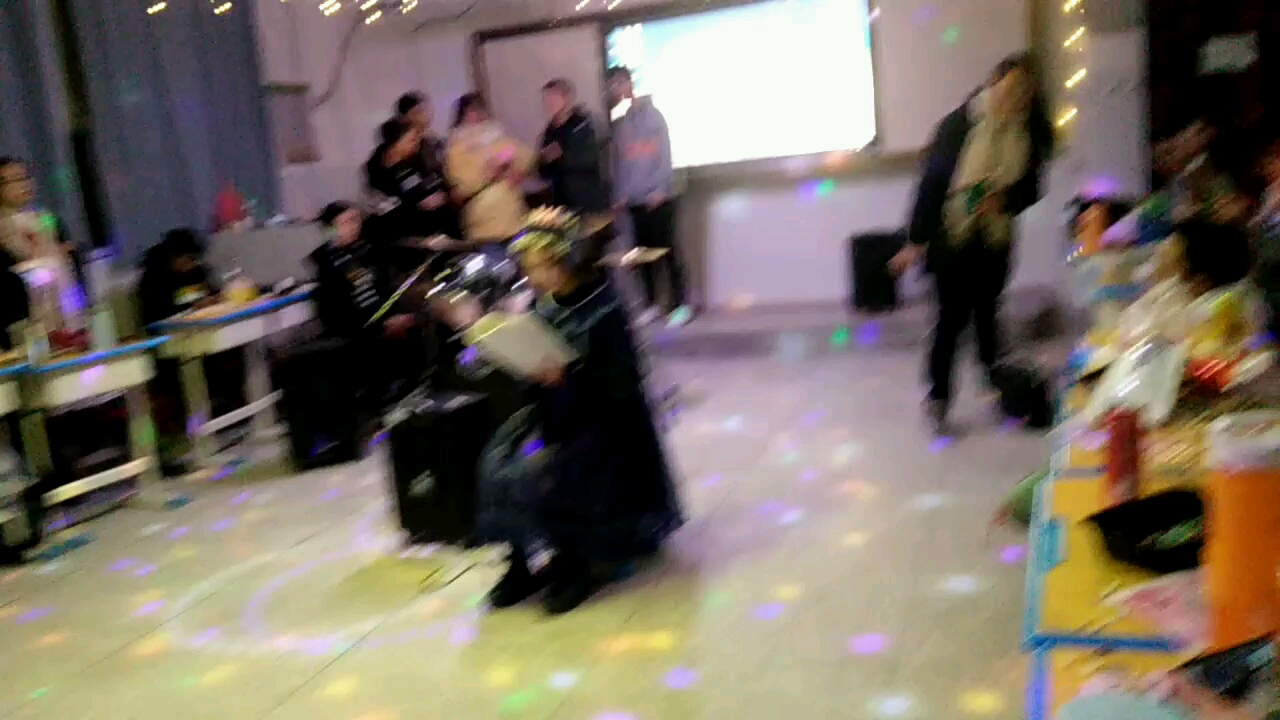 元旦晚会表演,普通设备高级演唱!
