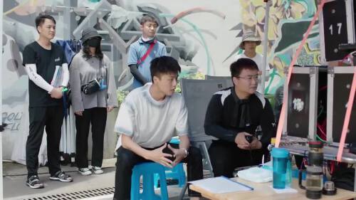 大约是爱2:灰姑娘演车祸戏,中途竟自己加戏宣传珠宝,破防了!